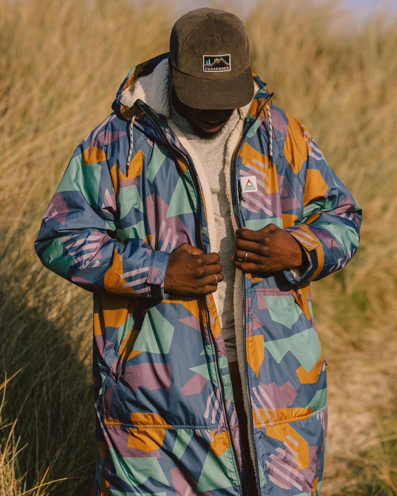Waves Sherpa Gefütterter Surf-Poncho Tiefblaues Camo Muster – Passenger