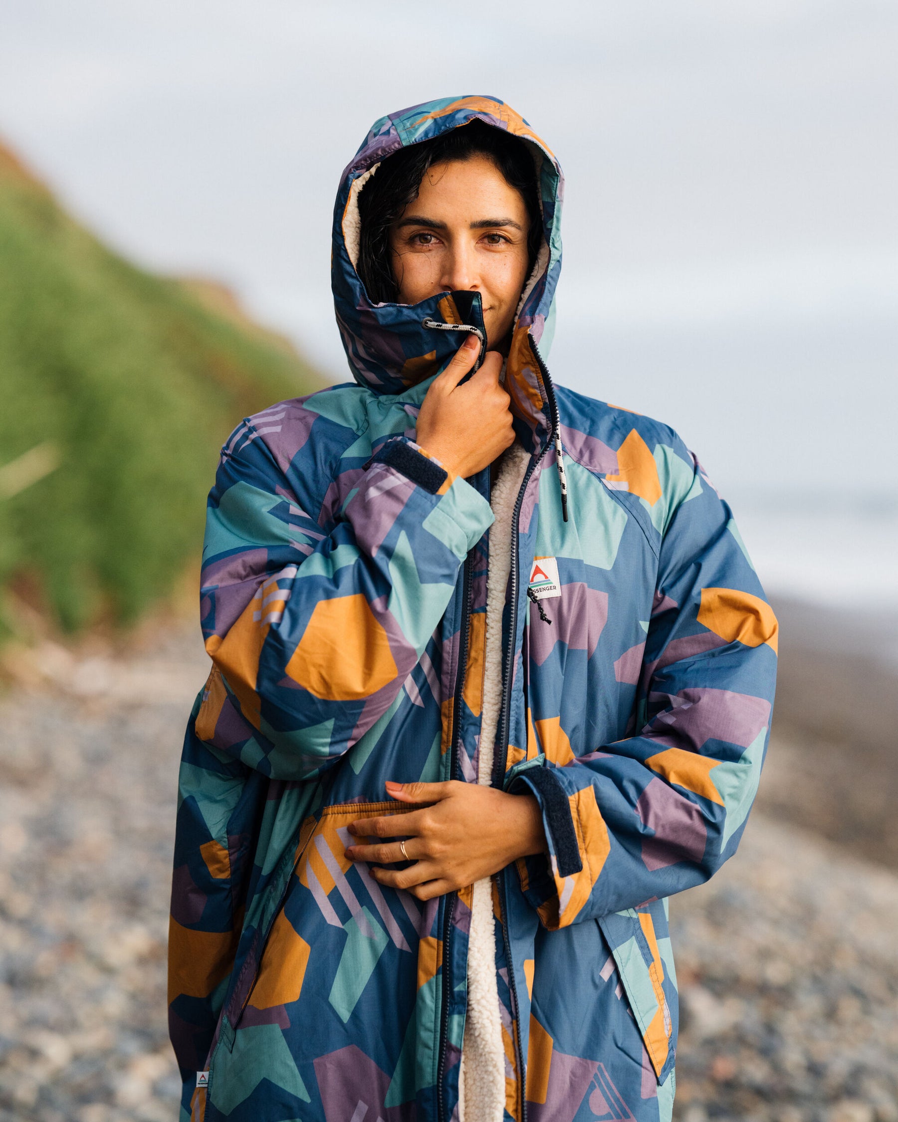 Waves Sherpa Gefütterter Surf-Poncho Tiefblaues Camo Muster – Passenger