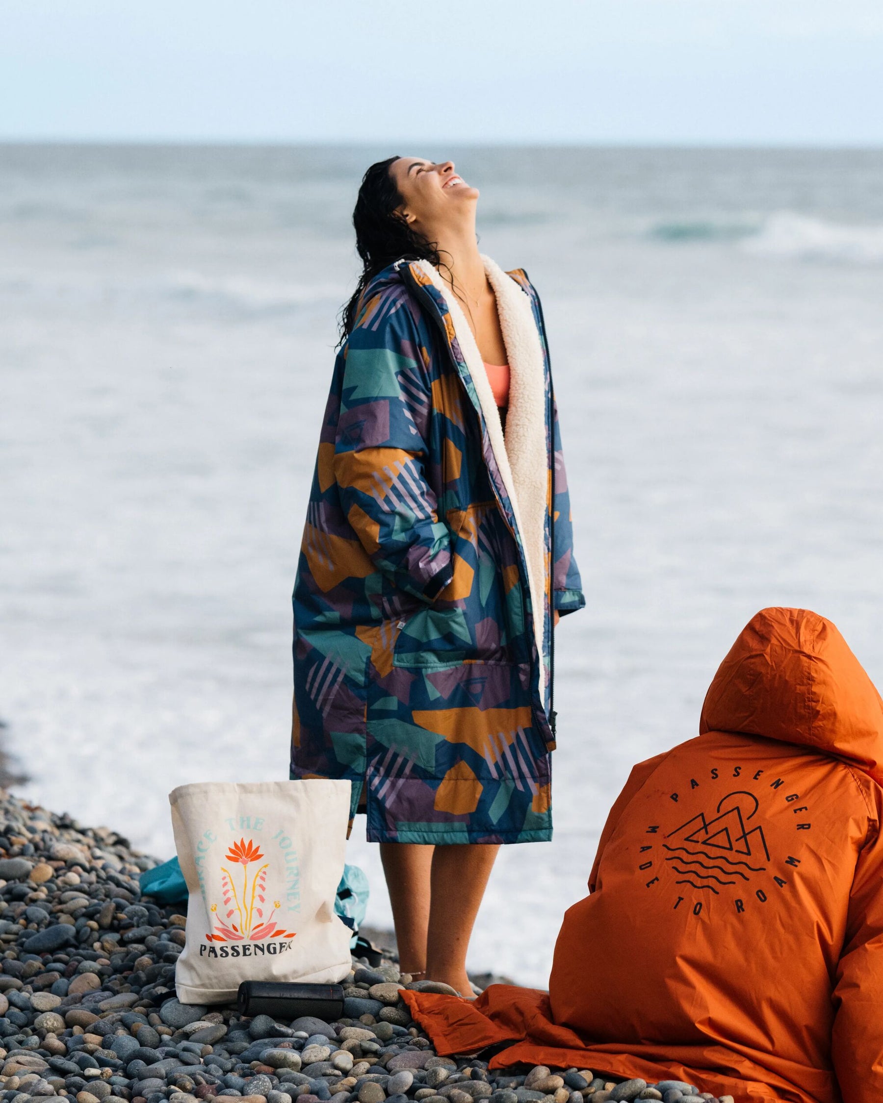 Waves Sherpa Gefütterter Surf-Poncho Tiefblaues Camo Muster – Passenger